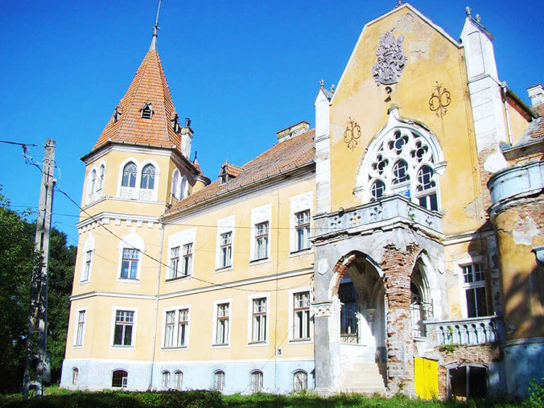 45 Castles, Fortresses and Monasteries That Will Take Your Breath Away ...