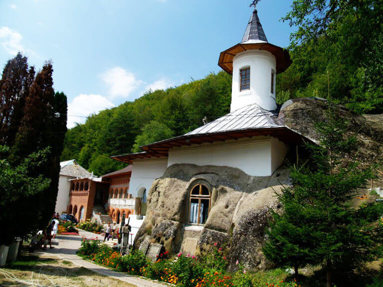 45 Castles, Fortresses and Monasteries That Will Take Your Breath Away ...