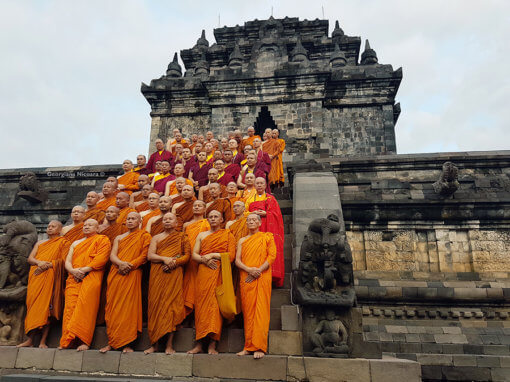 Traveling Around Indonesia: From World's Largest Buddhist Temple To 4 ...